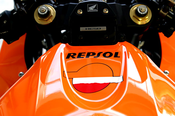 Honda CBR 1000RR - Repsol Decal Placement